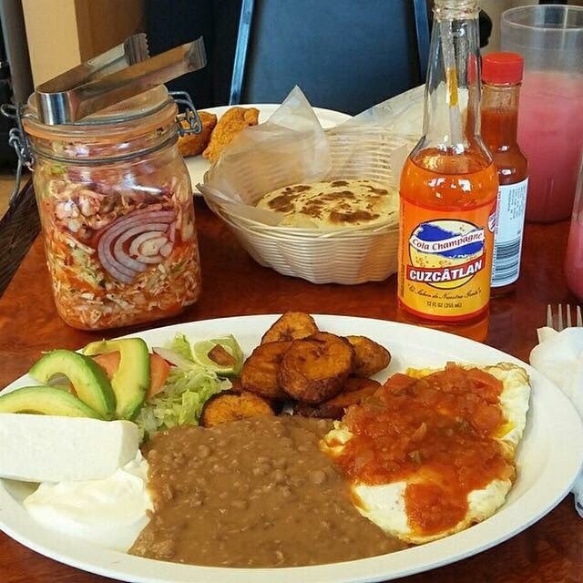 Desayuno salvadoreño – La Sabrosa